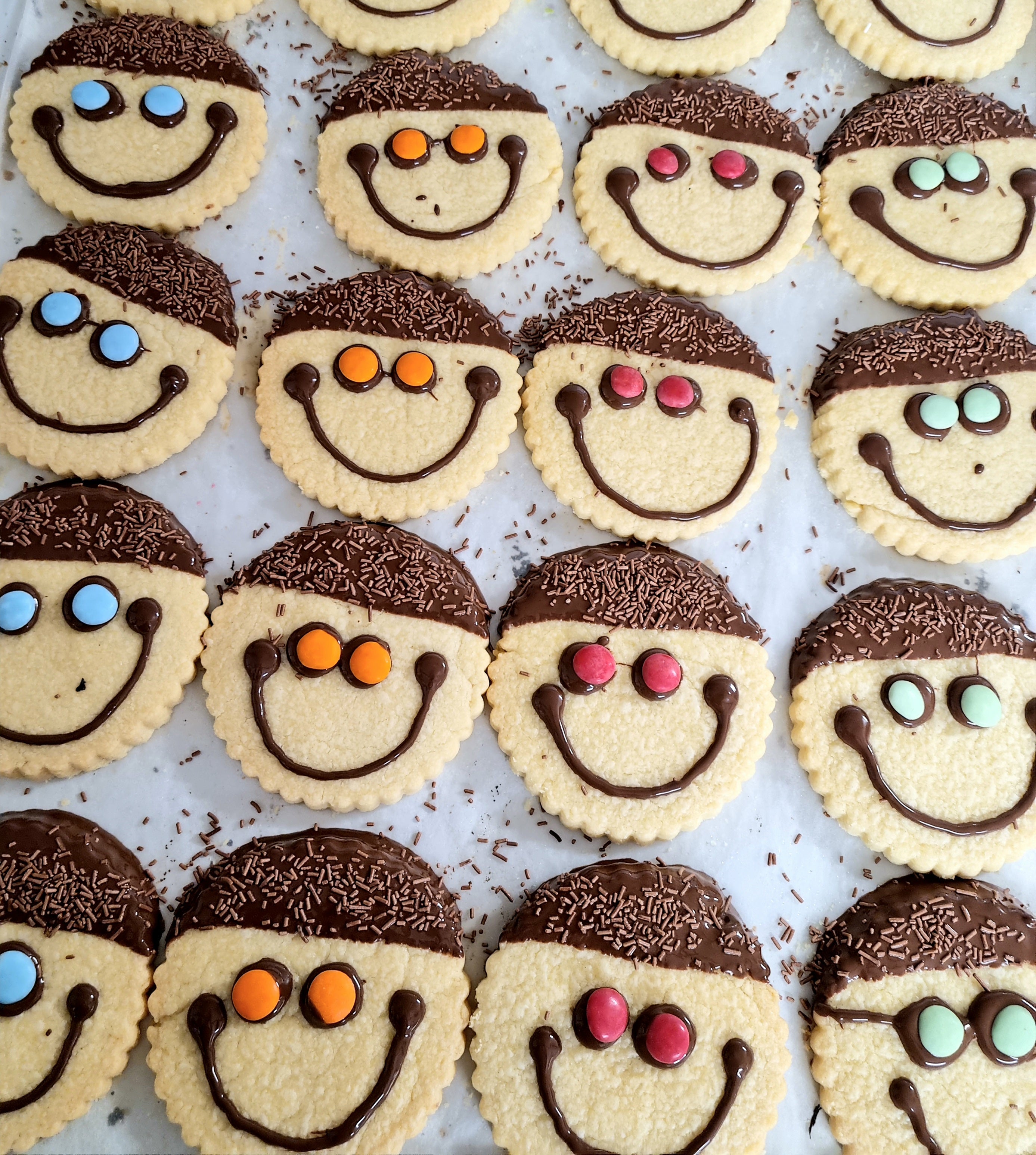 Smiley Face Shortbread Biscuit – BMC Cakery