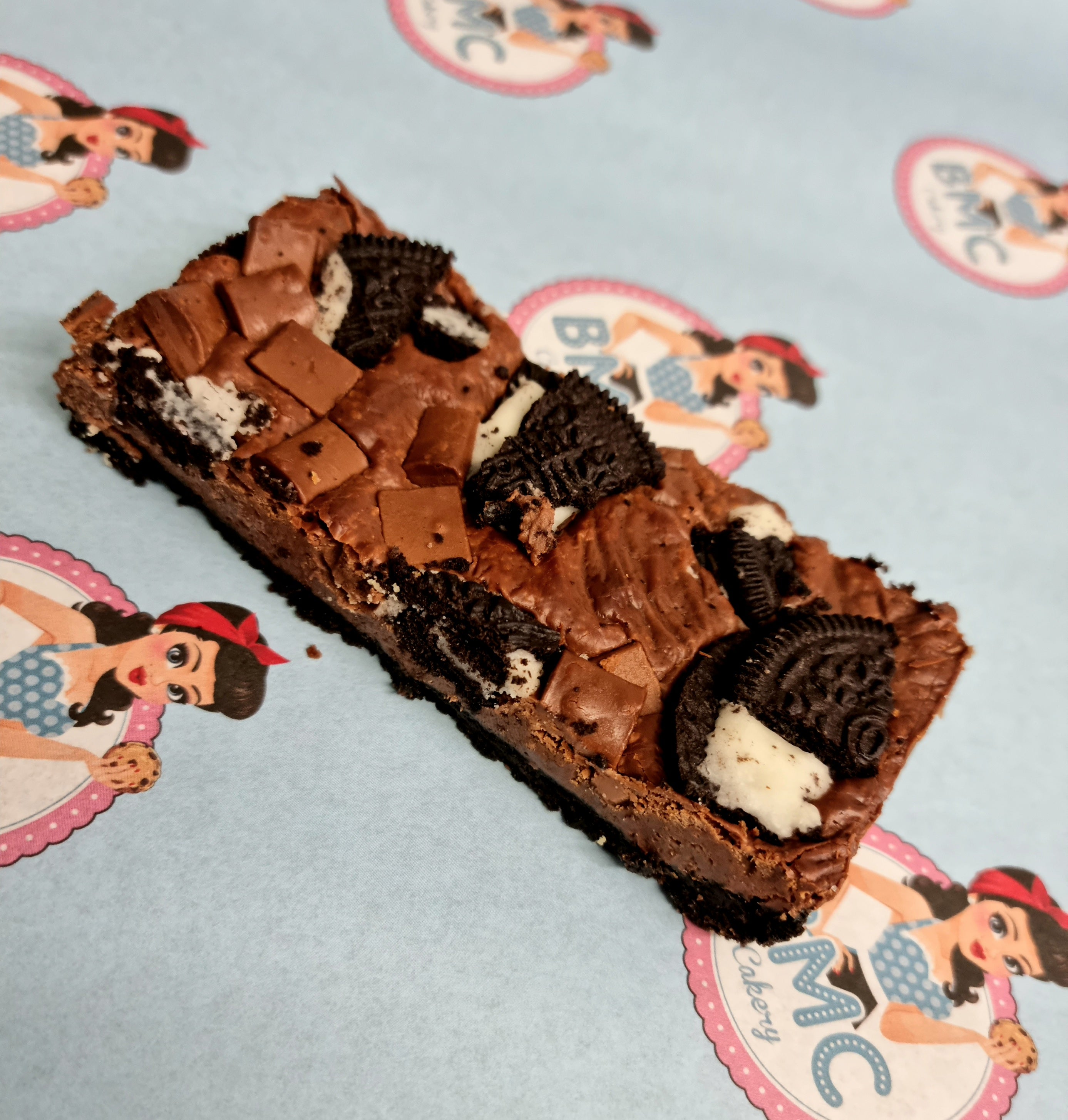 Oreo Cookie Bar – BMC Cakery