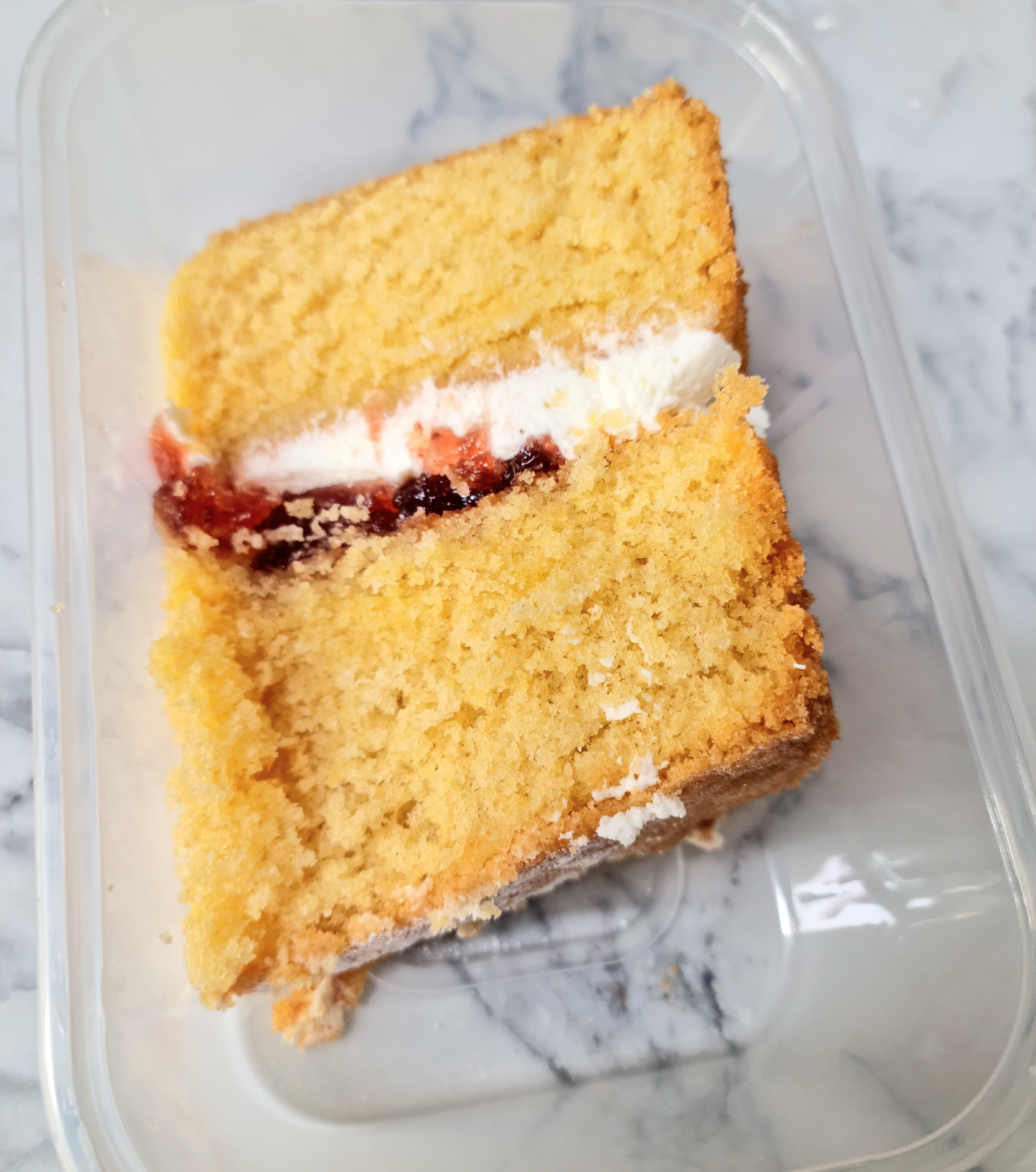 Victoria Sponge Slice – BMC Cakery